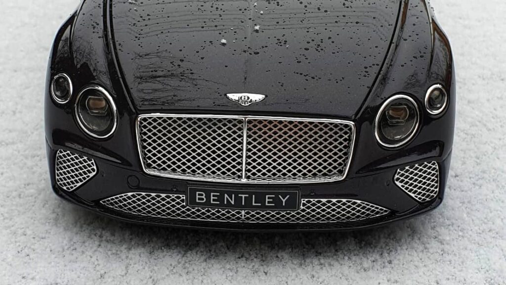 Plaque personnalisée : Robert Lewandowski fait parler de sa Bentley 🔰